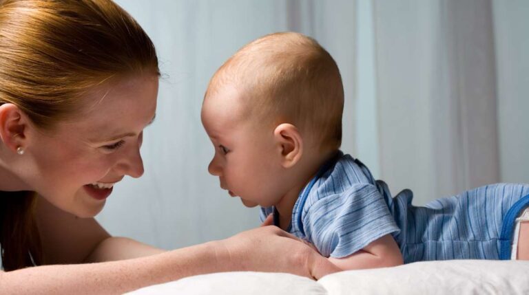 10 Tanda Bayi Tumbuh Normal Meski Berat Badan Tidak Cepat Naik